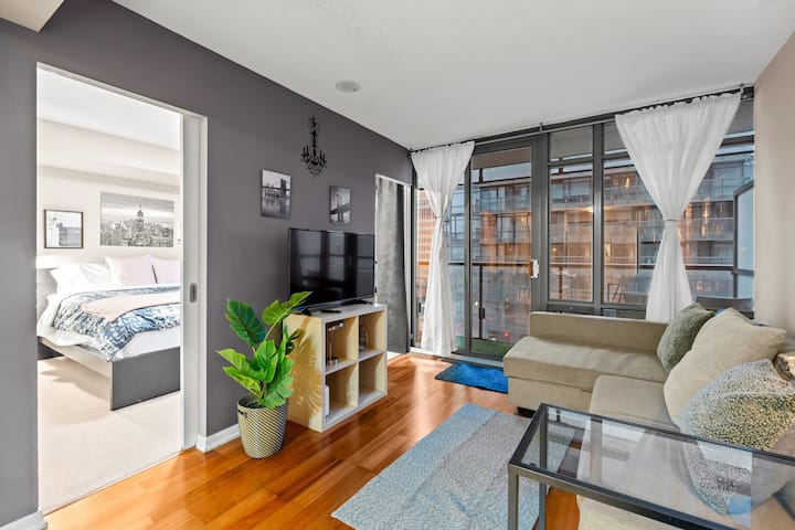 Skyline Sanctuary | 2br Cozy Downtown Apartment - Toronto