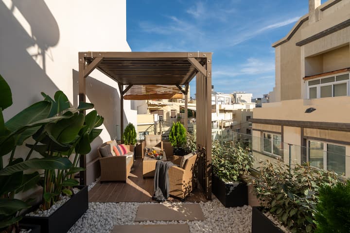 Aunt Malama's Place #5 - Héraklion