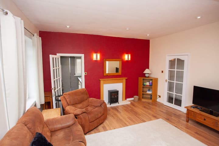 3 Bed Cottage Flat With Parking - Glasgow