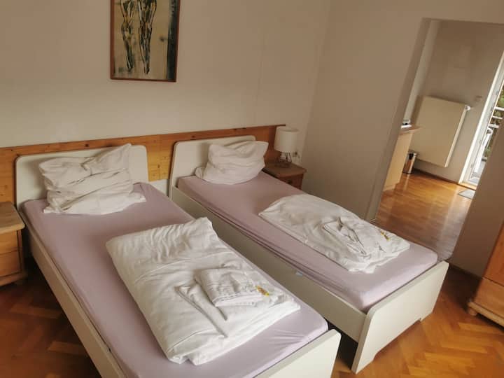 1-zimmer Messeapartment / Einzelbetten - Stein