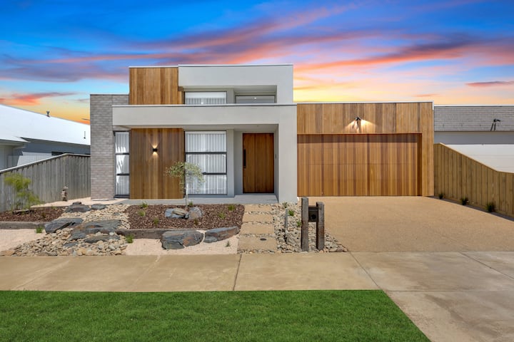 Modern Villa Near The Beach -12 Sleep - Portarlington, Australia