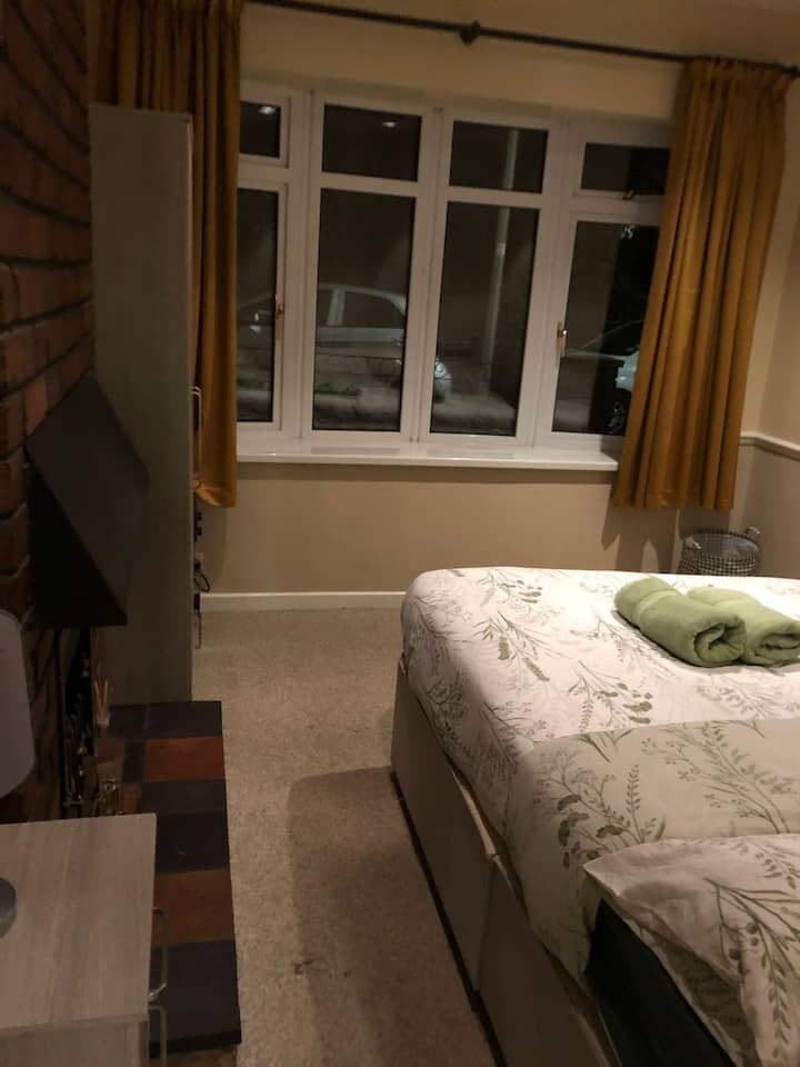 Awesome 4 Bedroom House In Bath - Bath