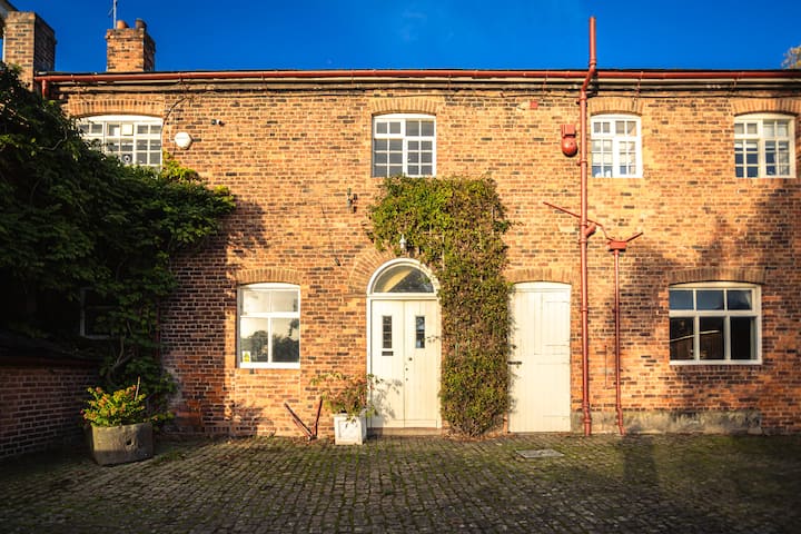 The Peover Park House - Knutsford
