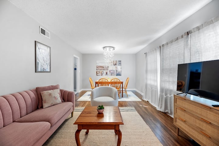 Quiet 2br Escape • Close To Wsu, Golf, & Hospital - Wichita, KS
