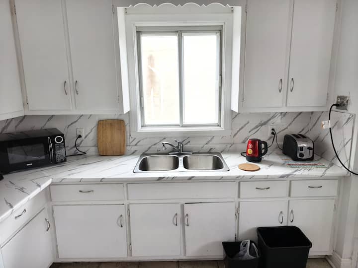 A Private Room, Metro In Walking Distance - Montreal