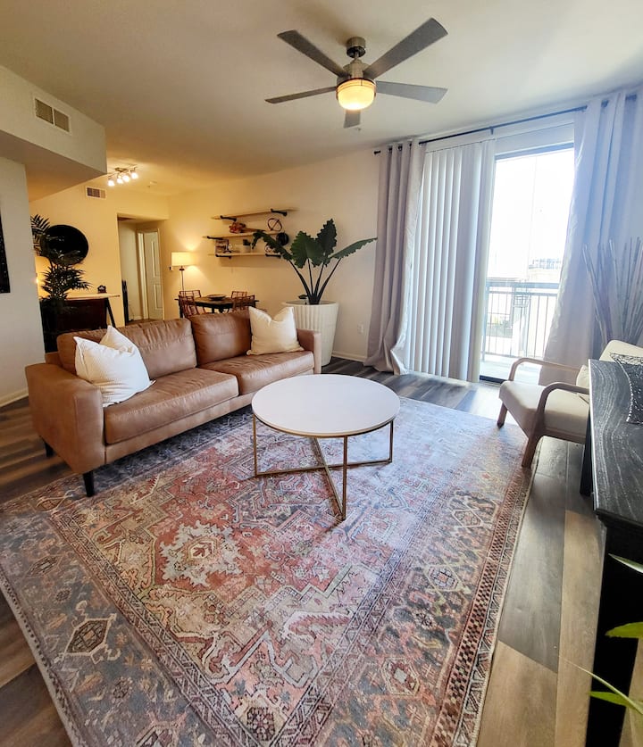 Austin's Domain Luxury King Suite Retreat - Austin, TX