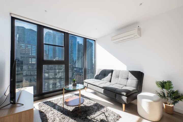 2br With City View And Secure Parking| Near To Dfo - La Trobe University City Campus