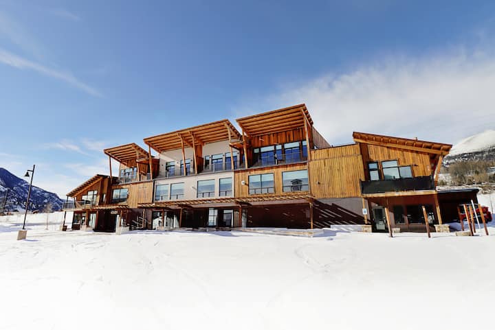 Luxury Mountain Retreat Condo Unit E - Dillon, CO