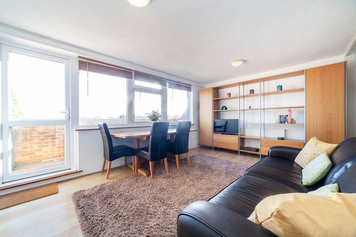 Spacious, Clean, With Stunning Views! - Kingston upon Thames
