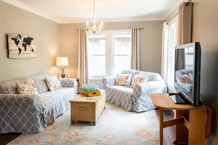 The Hens Haven, 2 Bd Broadripple Bungalow - Indianapolis, IN