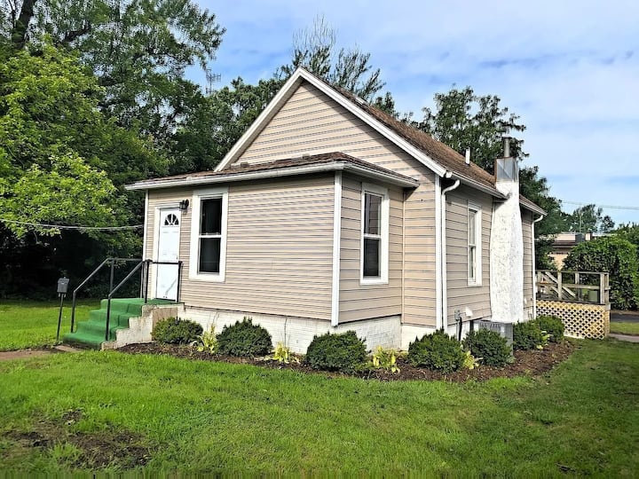 Beautiful Updated Home Near Great Lakes Naval Base - North Chicago, IL