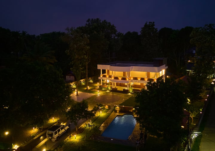 Premium Pool Stay Near Varkala Cliff - Varkala