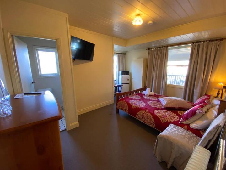 Ellstanmor Deluxe Queen Room - Cooma