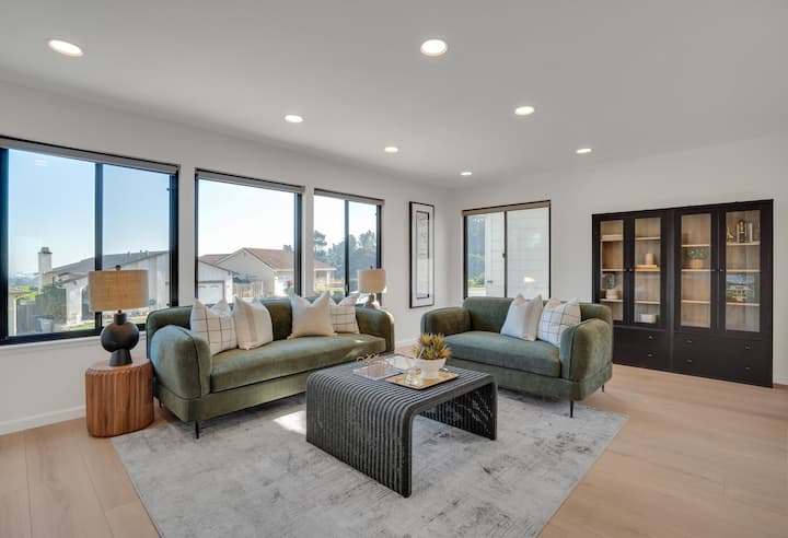 Modern Comfort: South San Francisco Edition - South San Francisco, CA