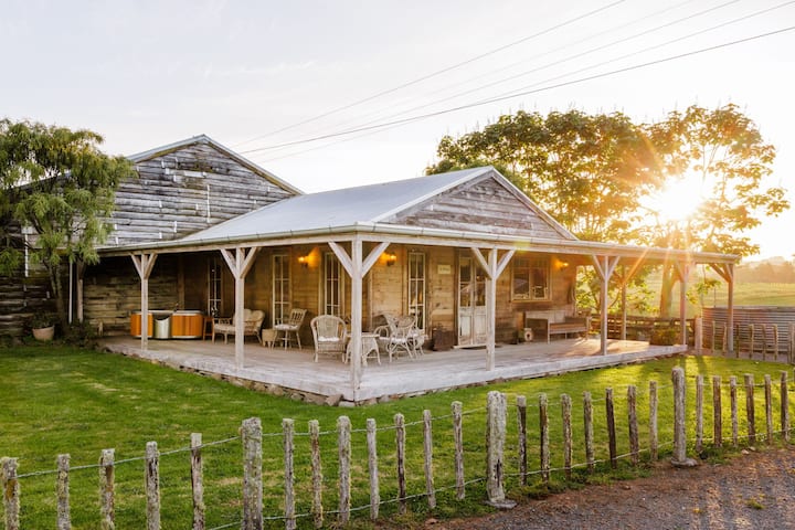 Te Whare Cabin, Raglan - Raglan