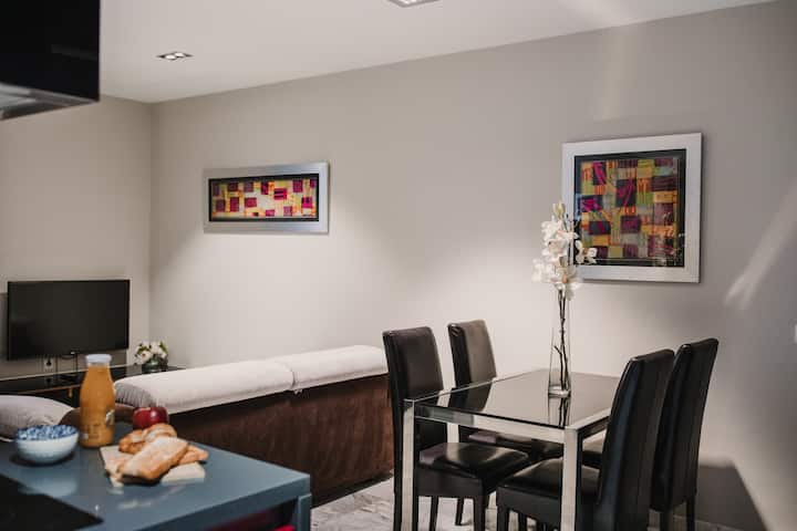 Spacious Apartment In The City Center - Valencia