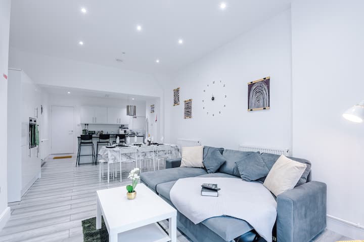 Bright & Charming Home In Hartford, Sleeps 8 - Northwich