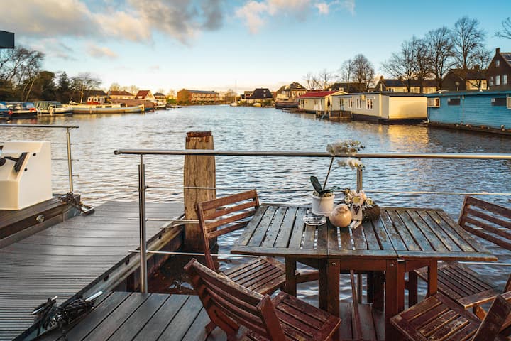 The Grey Pearl Houseboat - Kampen