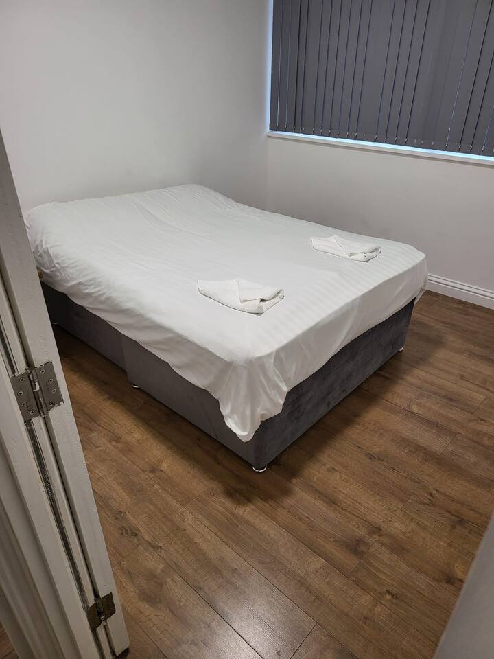2 Bedroom Next To Train Station - Crewe