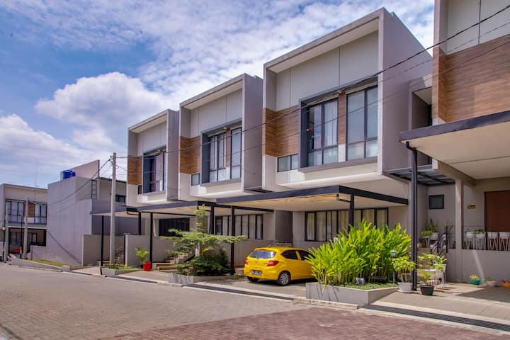 Villa Tulip W/ Netflix & Free Parking – Near Dago - Bandung