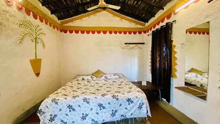 Budget Room, Fan, Non Attach Toilet - Mandav