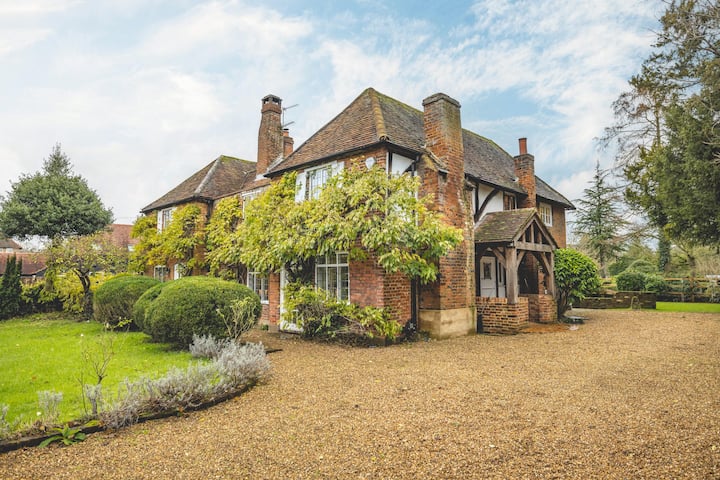 Cosy 5-bed Cottage Retreat – Perfect For Families - Beaconsfield, UK