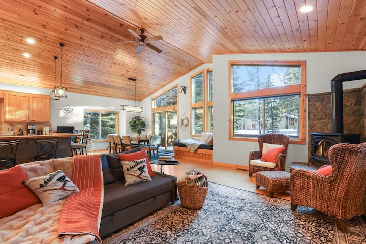 Hot Tub, Game Area, Open Floor Plan, Large Kitchen - Truckee, CA