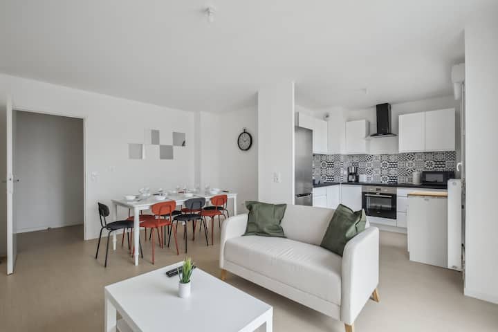 Appartement Chic Et Spatieux Avec Parking - Cergy