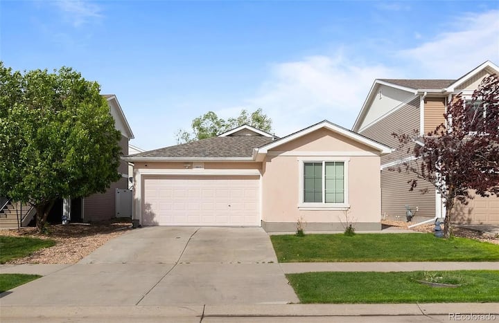 Charming Bungalow Minutes To Dia - Denver Airport (DEN)