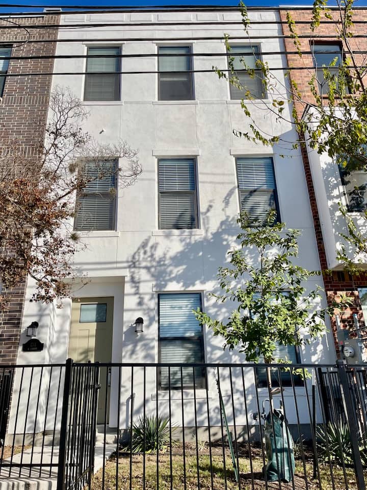 The Alamodome Experience - San Antonio