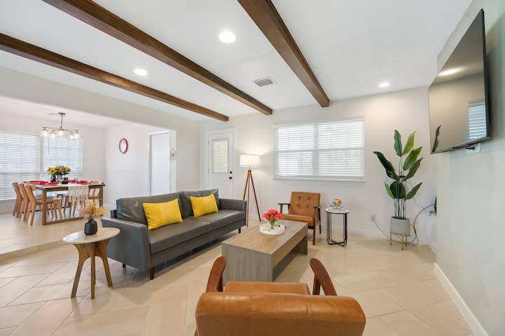 1960s Retreat For Families & Small Groups - Pearland