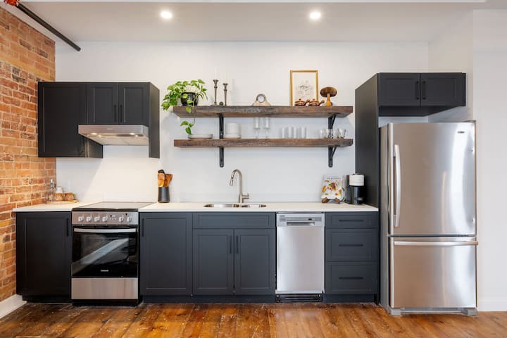 The 1850 Industrial Loft - Renfrew