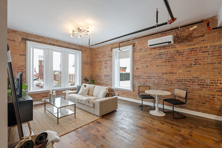 The 1850 Industrial Loft - Renfrew