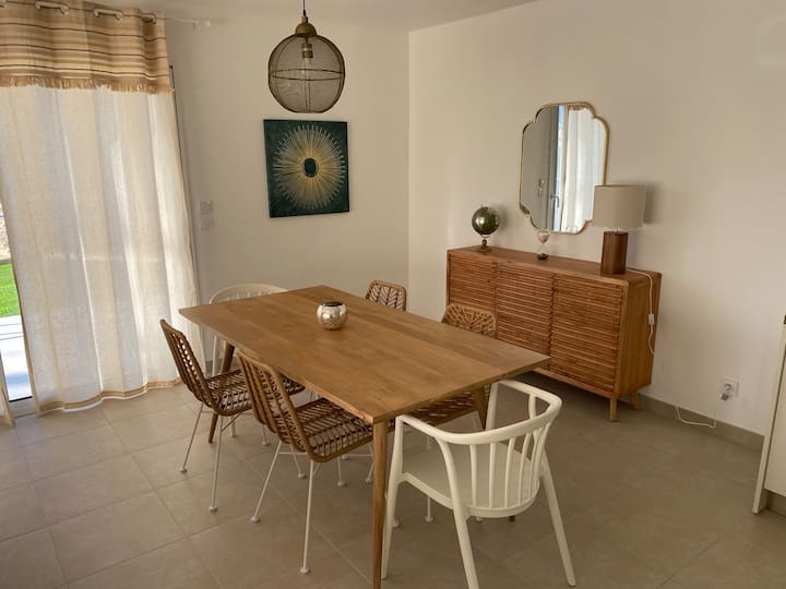 "Chez Elise", 6p Pic St Loup - Claret