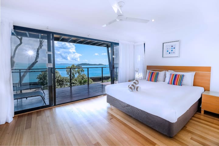 Shorelines 8 - Hamilton Island