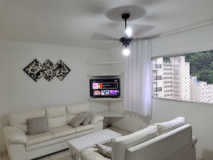 Apartamento à 1 Quadra Da Praia. - Guarujá