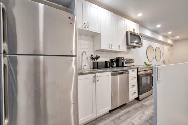 Bel Apt 2 ½ Sur 2 éTages Tout Rénové - Mtl - Boucherville