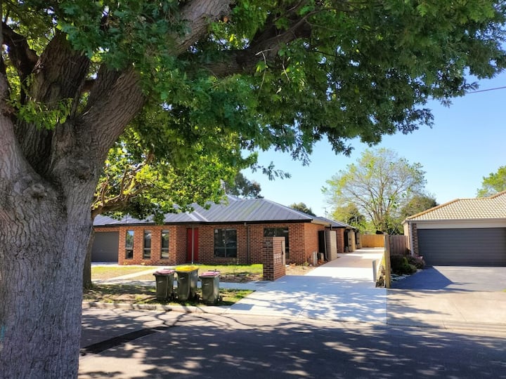 Modern Geelong Unit (Red) - Geelong