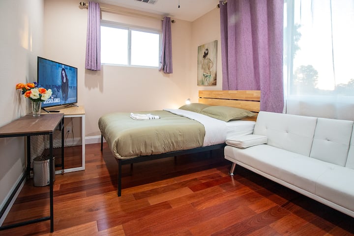 Eden 22: Private Bath | Tv | Near San Tomas Expy - Santa Clara, CA