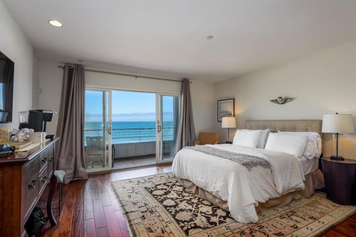 Wave House Oceanfront Queen Suite • Mavericks View - Half Moon Bay, CA