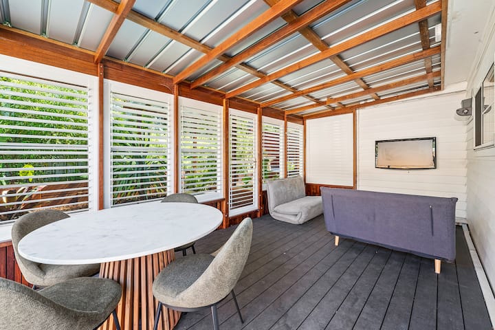 Romantic Garden View 1 Bed Apartment - Stanwell Park