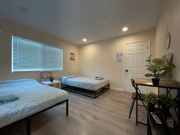 #G5, Private Room With Private Bath, Disneyland - Santa Ana, CA