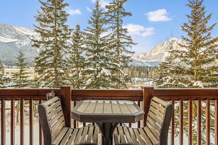 1br Rocky Mountain Hideaway W/ Hot Tubs, Gym & Bbq - Canmore