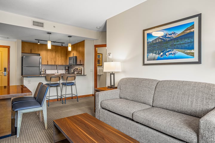 1br Rocky Mountain Hideaway W/ Hot Tubs, Gym & Bbq - Canada