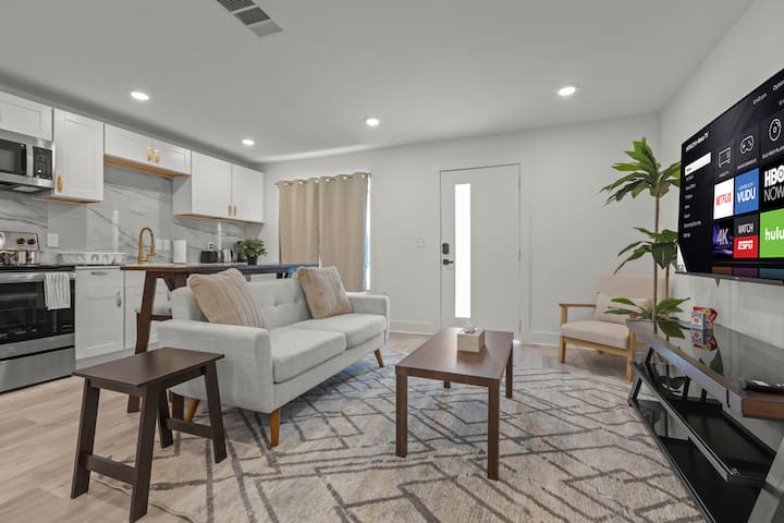 Central Dallas Studio Haven - Dallas, TX