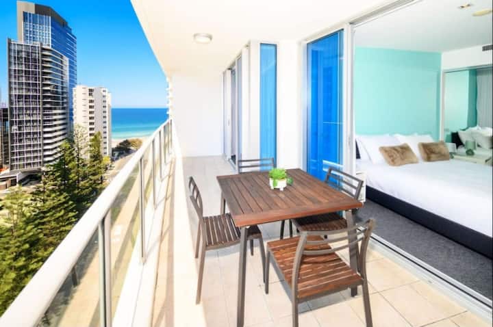 Serenity In Surfers - Ocean Views, Wifi & Parking - Surfers Paradise