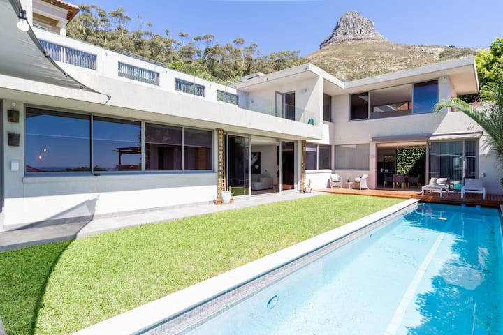 Sumptuous Lions Head Lux Villa With Back Up Power - Camps Bay