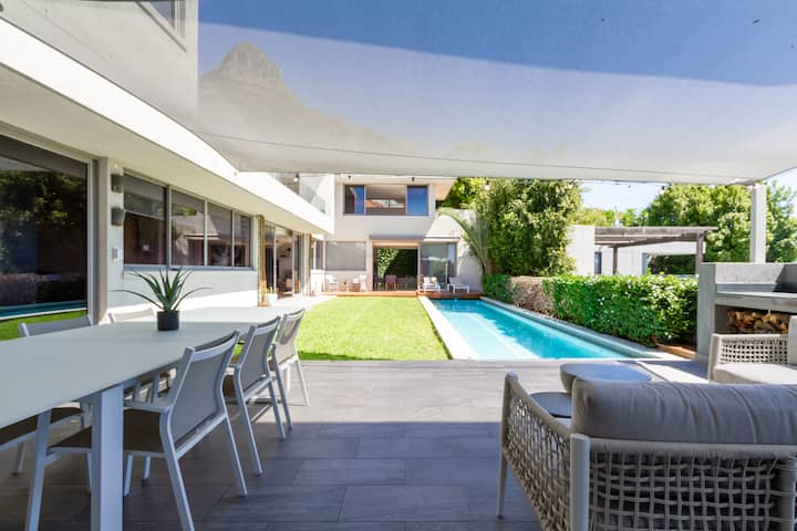 Sumptuous Fresnaye Villa At The Foot Of Lions Head - Camps Bay