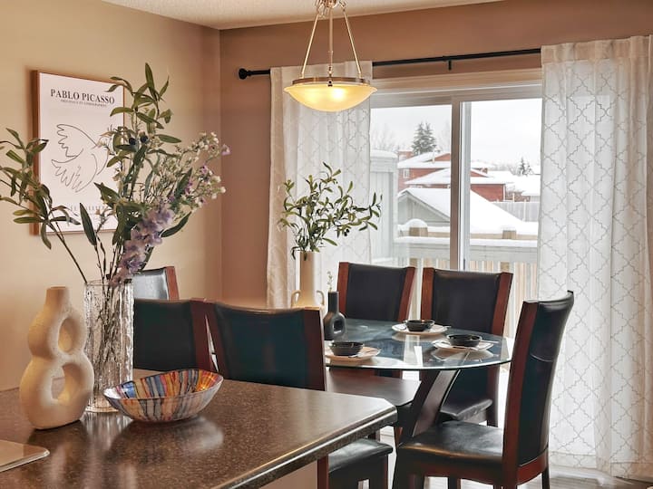 Entire Beautiful And Cozy Home - St. Albert