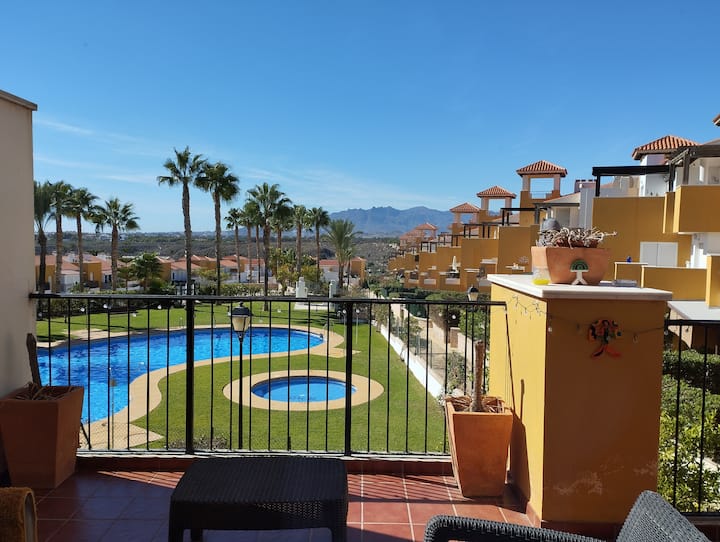 Piscina Y Parking, También Piscina Cubierta - Garrucha